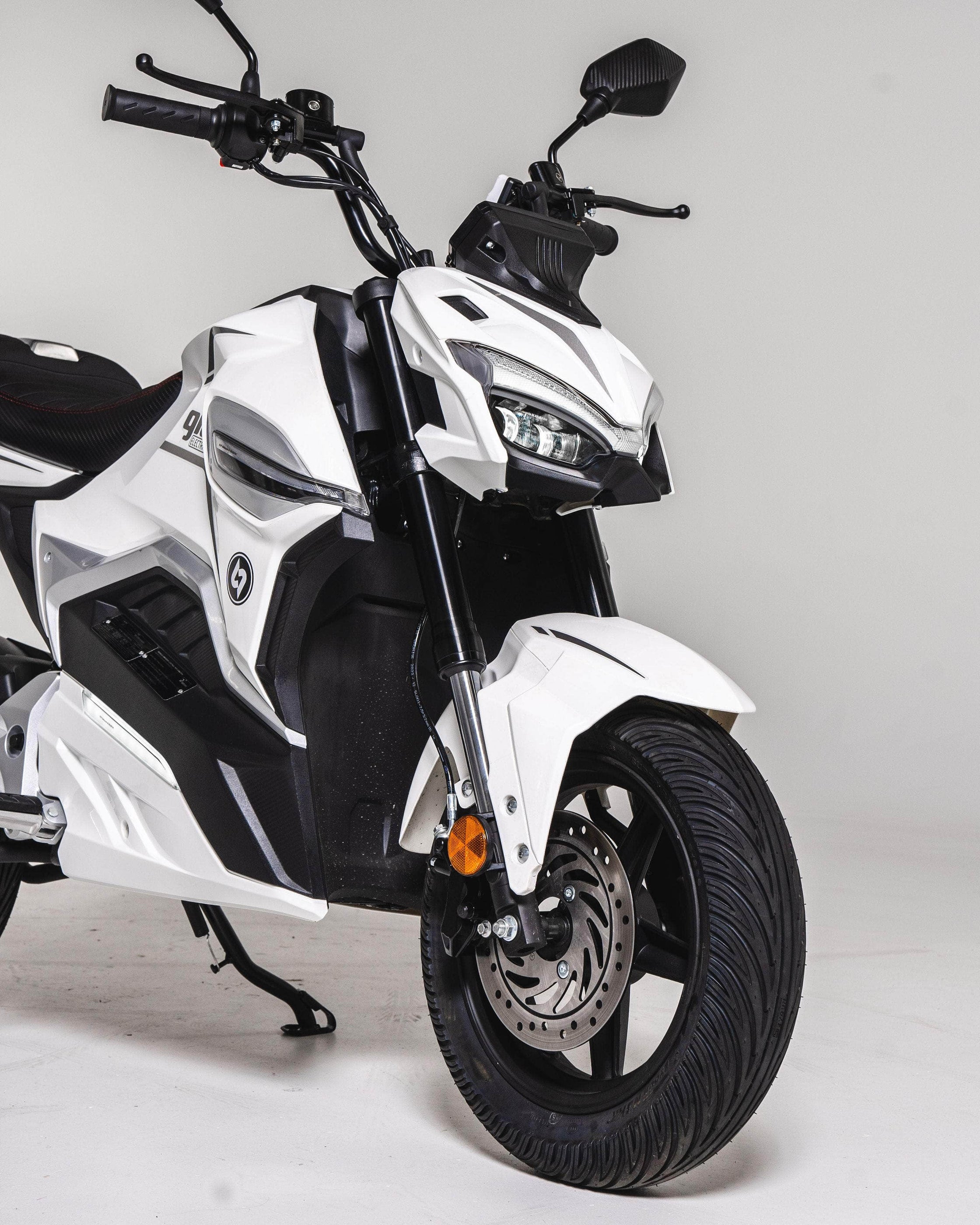 GIO G2000 ELECTRIC SCOOTER - 72V 30Ah 2000W, anti-theft alarm, top spe ...